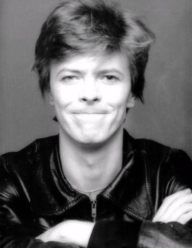 The Outtakes of David Bowie's Iconic “Heroes” Album Cover Shoot in 1977 ...