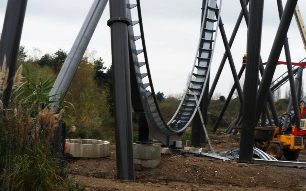 The Swarm progresse à Thorpe Park - PARKS Trip