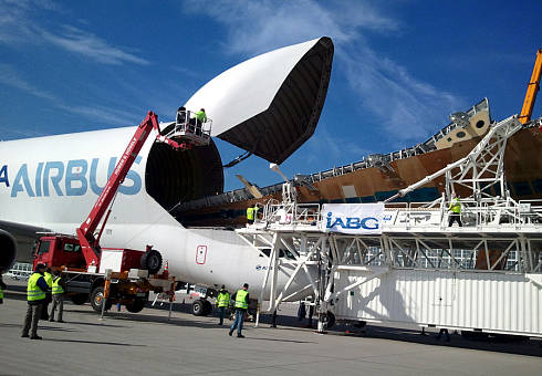 A350 XWB News: Wing for fatigue test lands in Munich in the way to ...