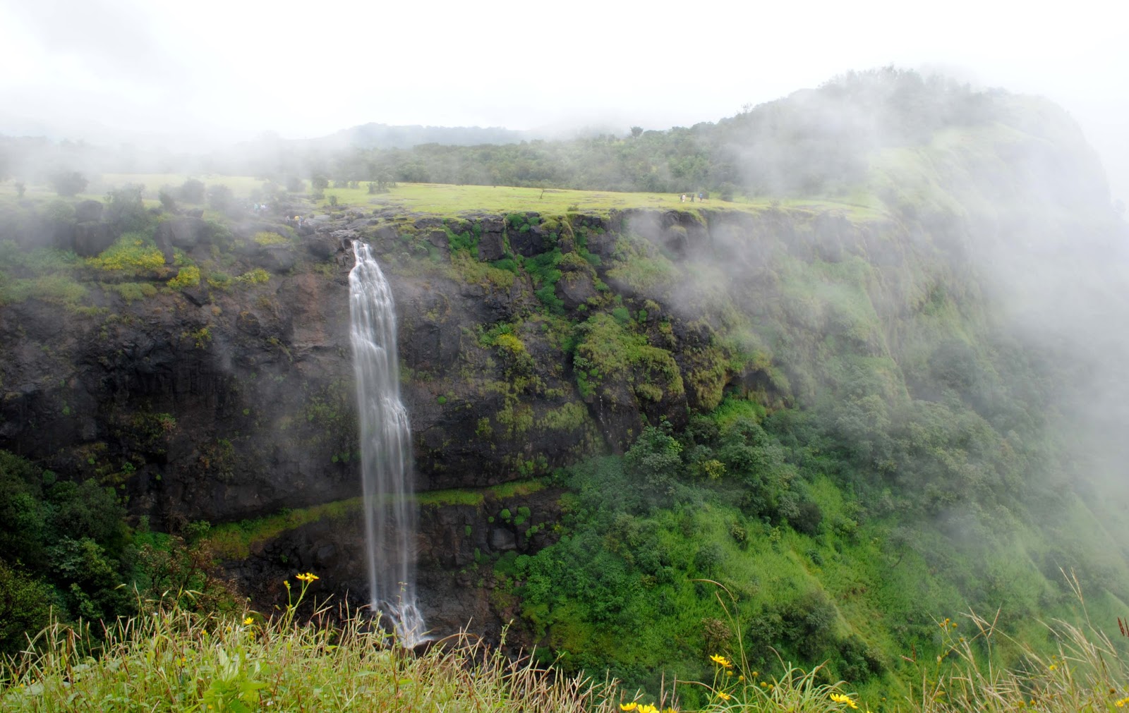 travelogue: Madhe (मढे) Ghat, A tribute to a Warrior - October 7, 2012