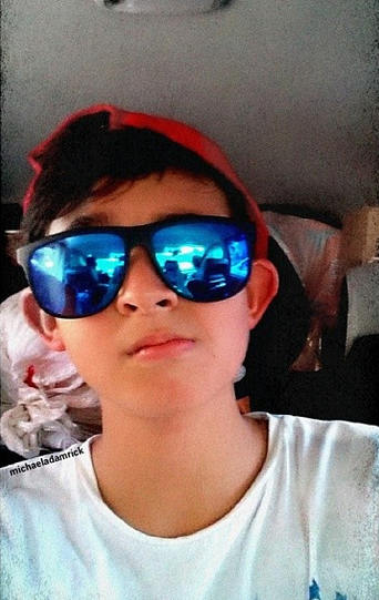 Hanggini Purinda Retto Dan Michael Adam Rickard