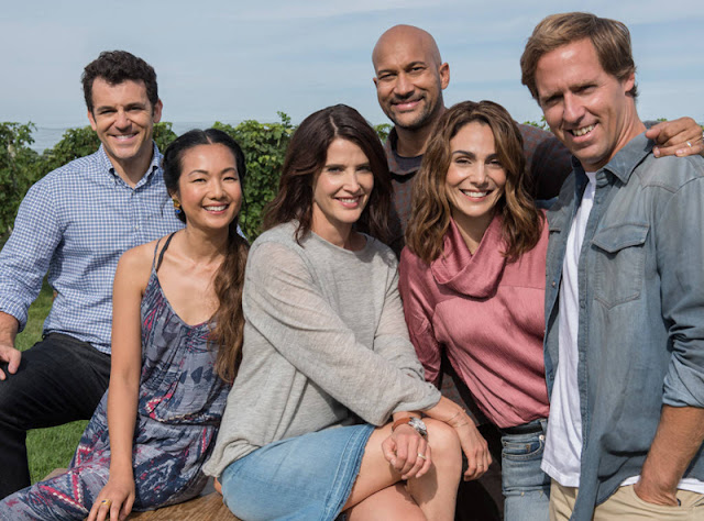 [Descobrindo séries] Friends From College (2017 - atualmente) - Tudo ...