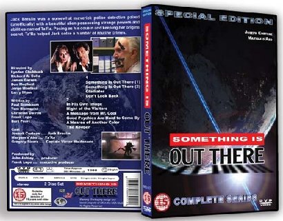 Vitaminas Online: Alguien nos mira - Something is out there