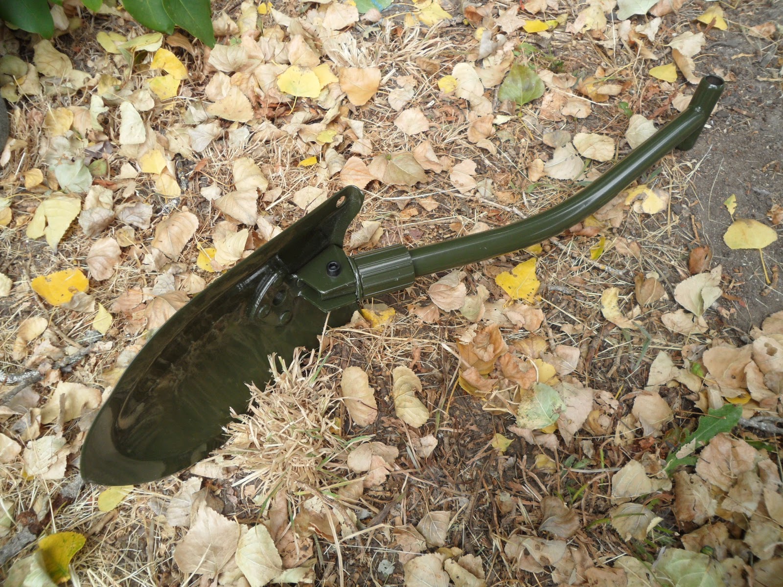 Four Bees: Swedish Fältspade KLAS, Short Light Attack Shovel ...