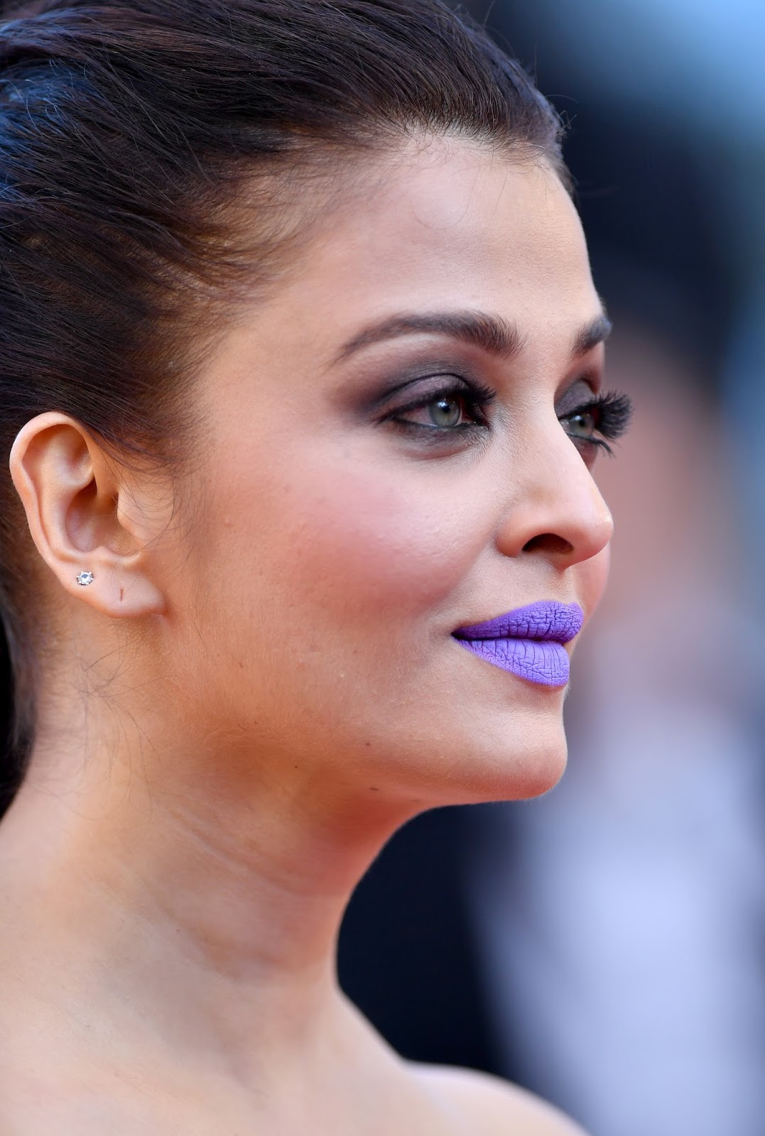 Celebrities Photos HD: Aishwarya Rai Looks Bold and Beautiful As She ...