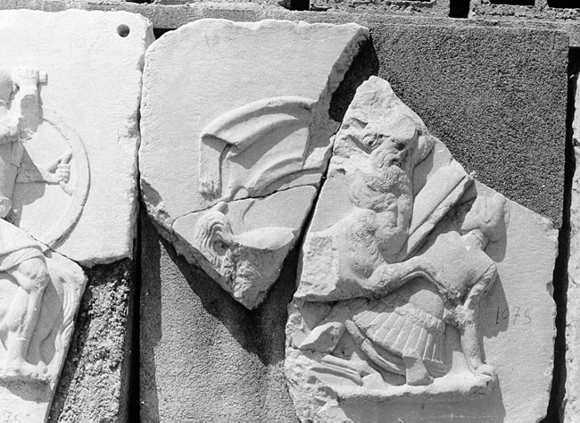 imágeneshistóricas.blogspot.es: Mausoleo de Antíoco II Teos