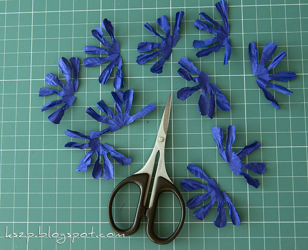 ~Улыбаемся и скрапим!~: МК от Klaudia: Василёк / Paper cornflower tutorial