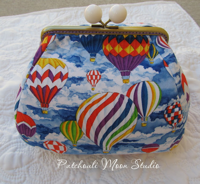 Patchouli Moon Studio: Kisslock Purse in Hot Air Balloon Fabric
