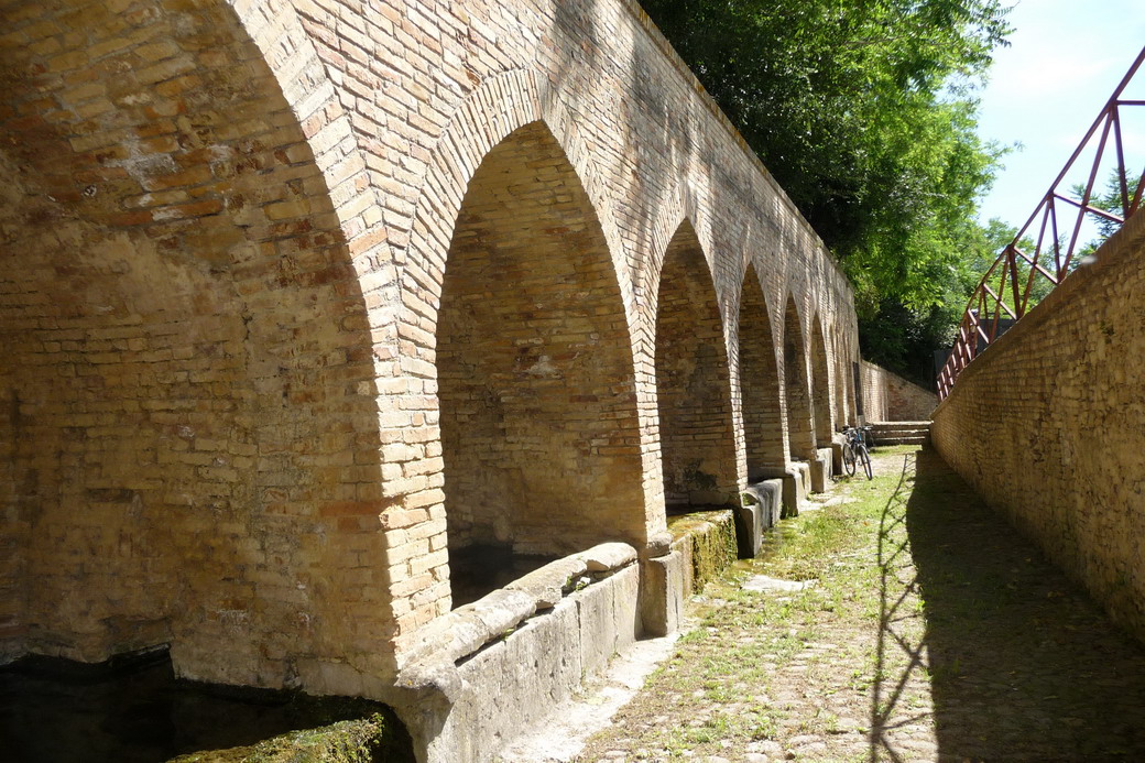Paesaggio Teramano, rivista redatta da Sergio Scacchia: Le “grotte dei ...