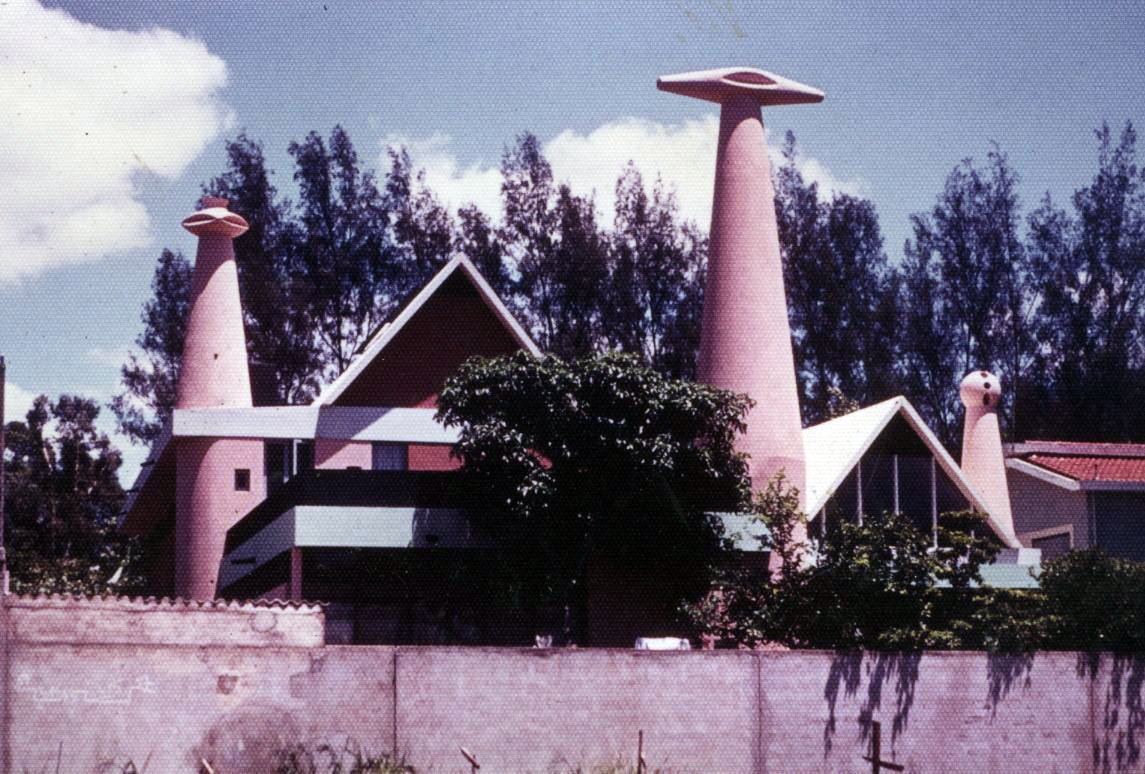 Stiloguedes - XX (bis) - Casa das Três Girafas. Correcção da data para ...