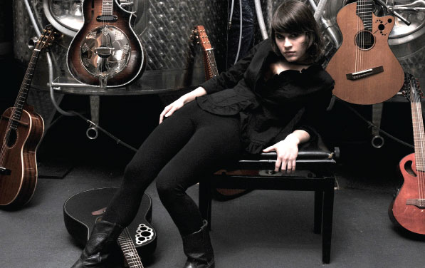 Notes From The Dark Corner Of a Sunny Room...: Feature - Kaki King