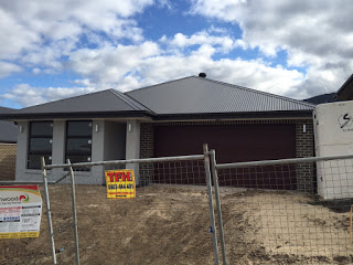 Building a better home: Examples of Colorbond Monument roof