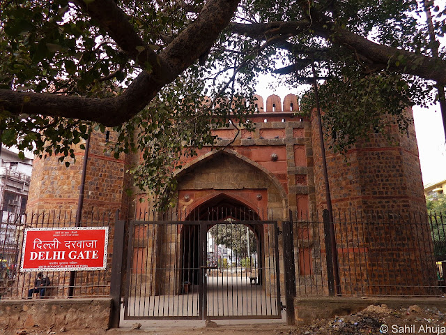 Pixelated Memories: Delhi Gate, New Delhi