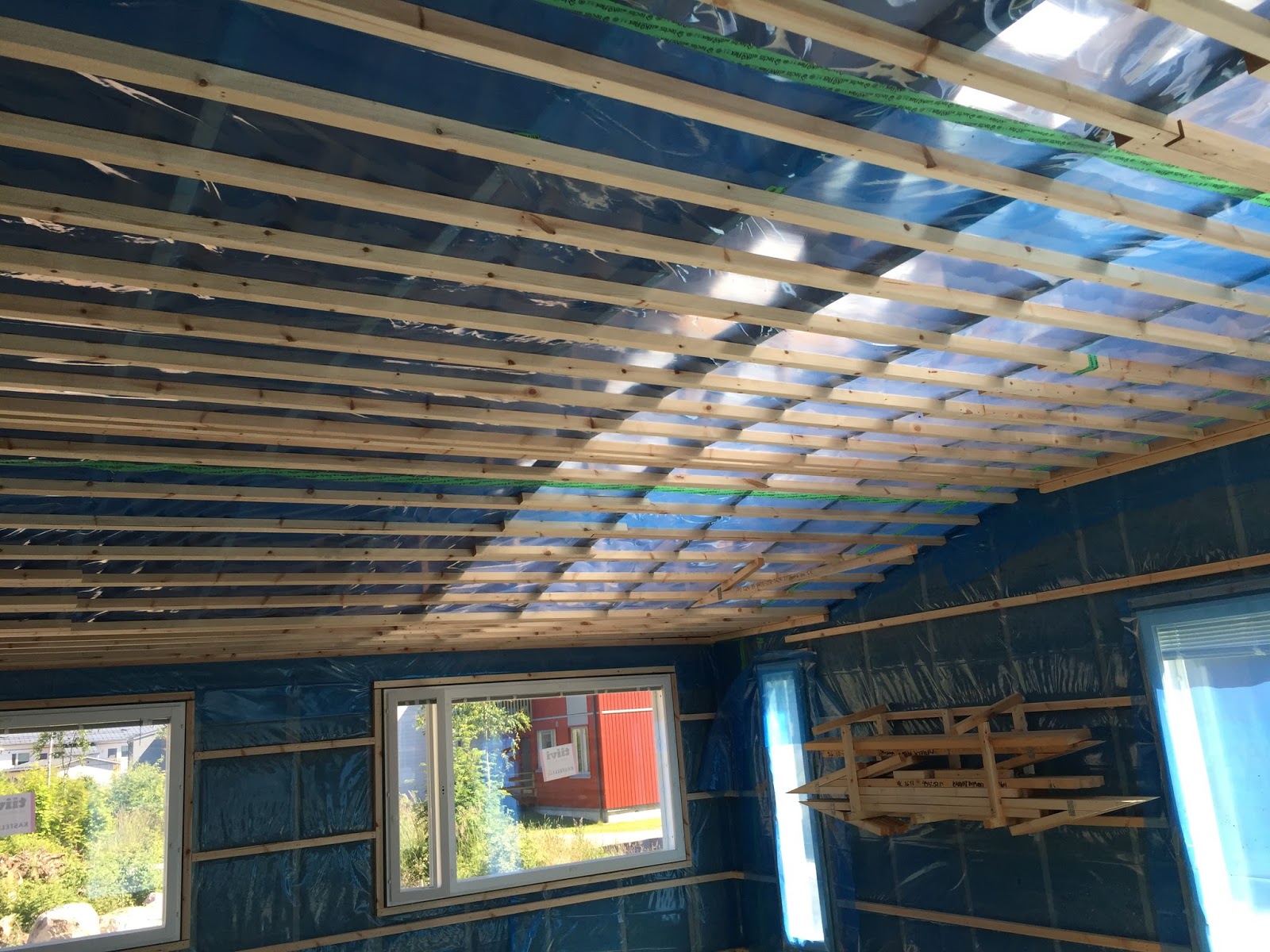 Timpurille talo -Rakennusblogi: Peltikaton asennus