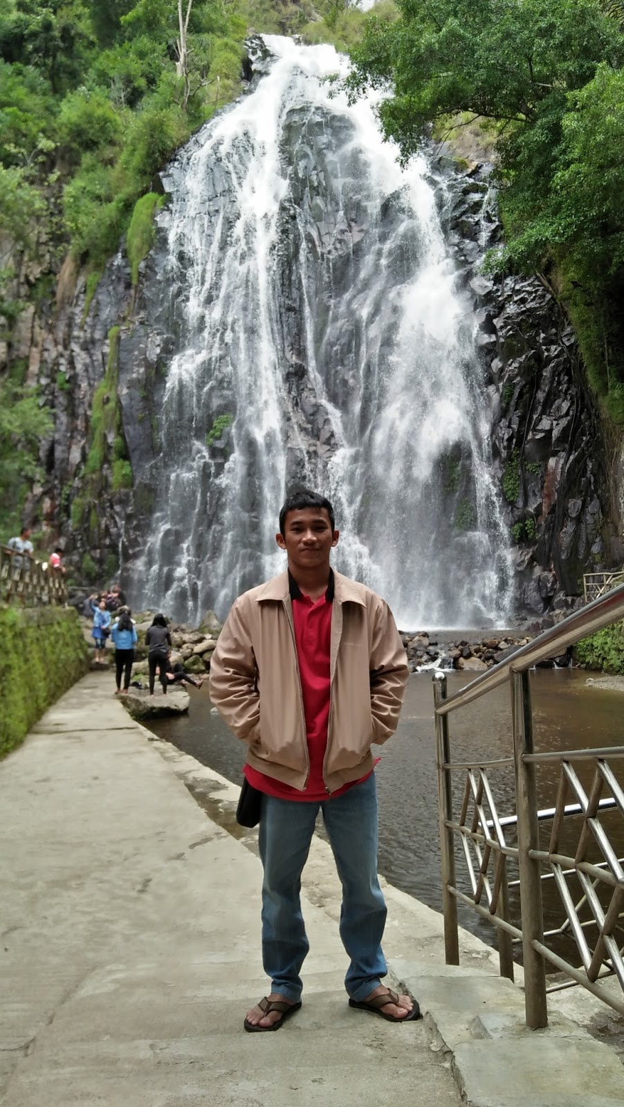 Keeksotisan Air Terjun Sampuran Efrata, Air Terjun yang Berada Di Dalam ...