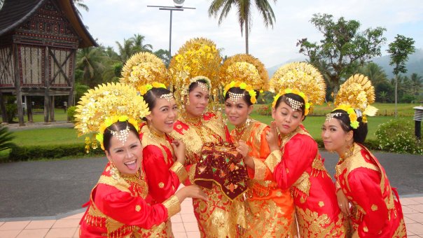 RANAH MINANG: TARI PIRING {DANCE PLATE} minangkabau,sumatera barat ...
