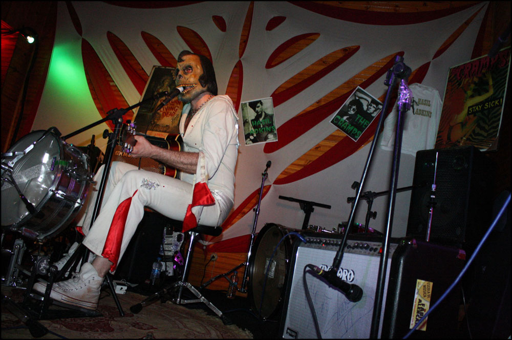 ZOMBILLY: Galeria - Dead Elvis & His Onemangrave