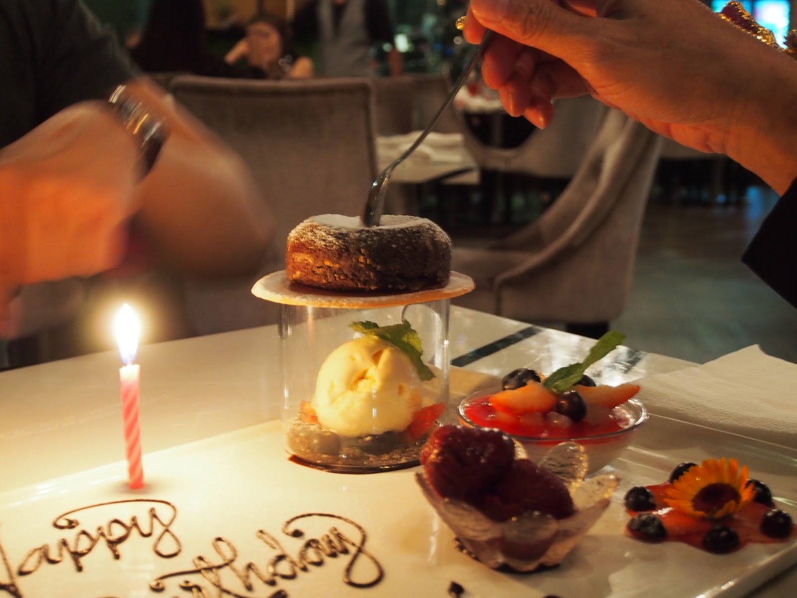 JE TunNel: Hemisphere Restaurant & Bar @ Regalia Serviced Apartment ...