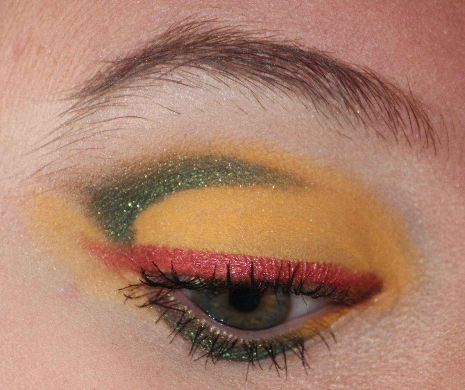 Die Zauberin Zebulon: Yellow Green Red Eye MakeUp