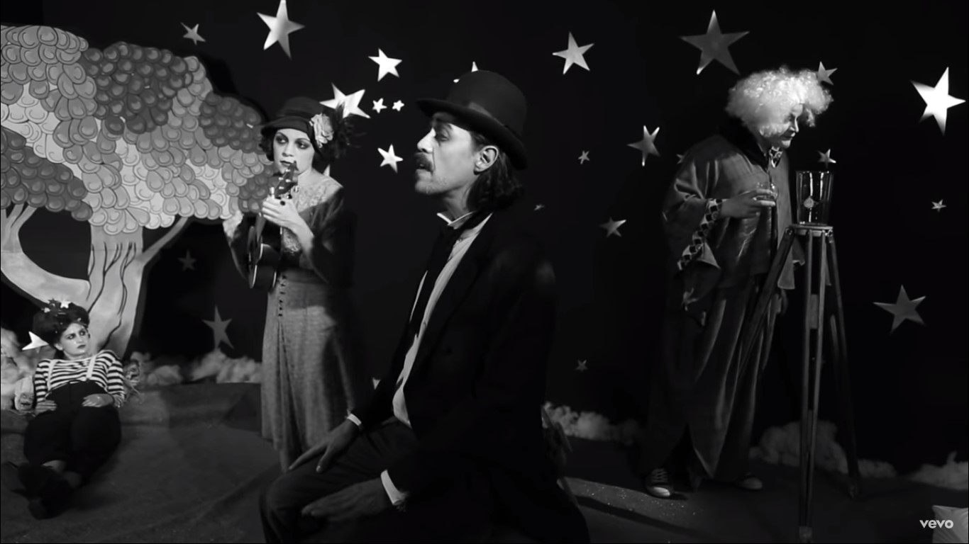 MovieTime: Nostalgia y Recuerdos de Raul Uribe: ¡Natalia Lafourcade ...