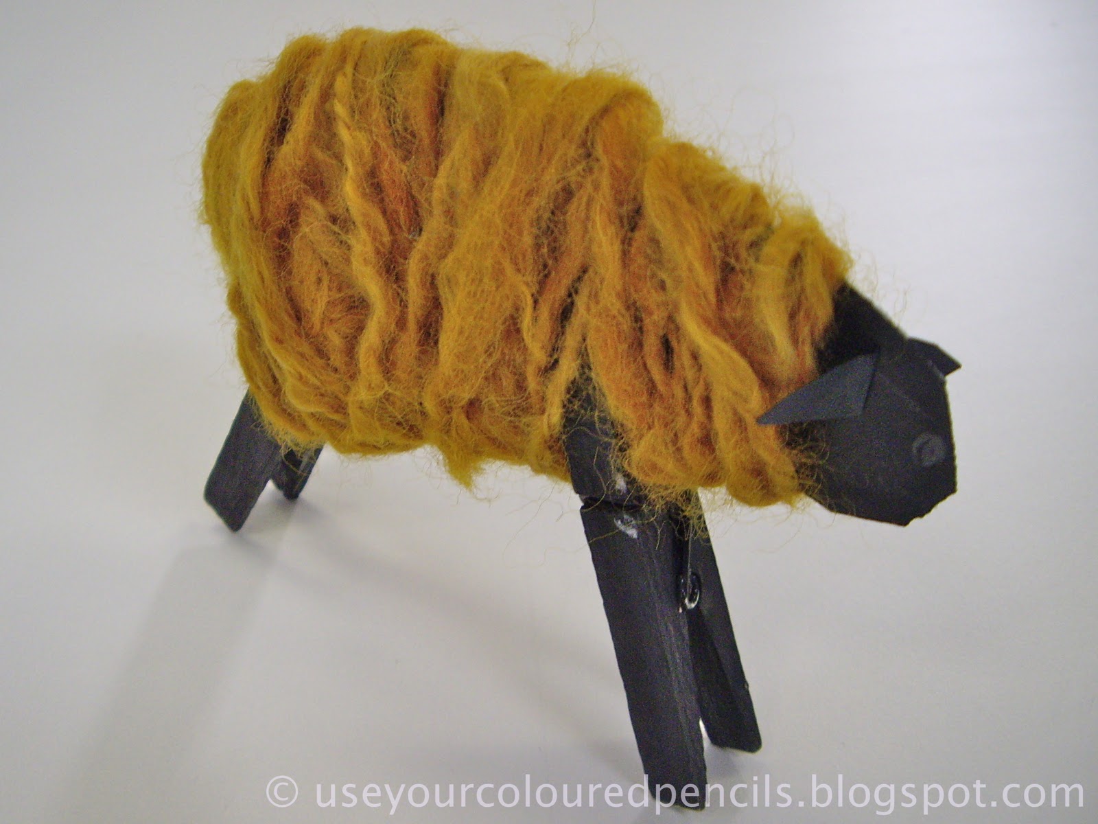 Use Your Coloured Pencils: Sheep
