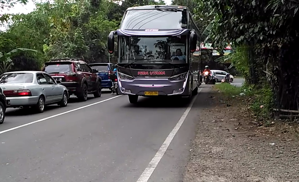 Keren! Bis Hiba Utama New Legacy SR2 HD Prime Hino Laksana - Indonesian ...