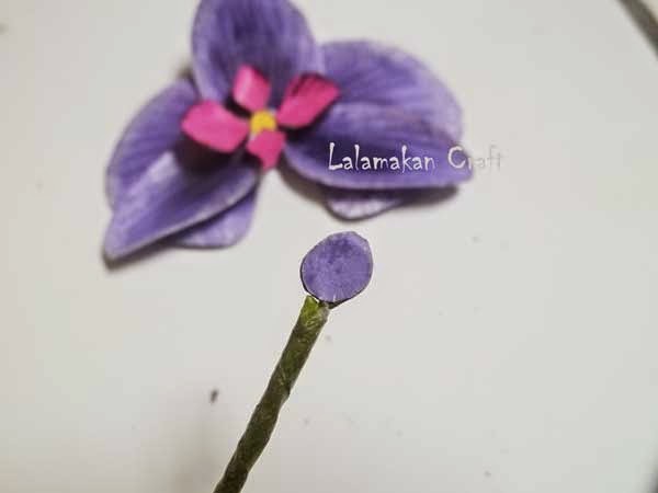 Creativity Tutorial: Membuat Bunga Anggrek dari Kertas