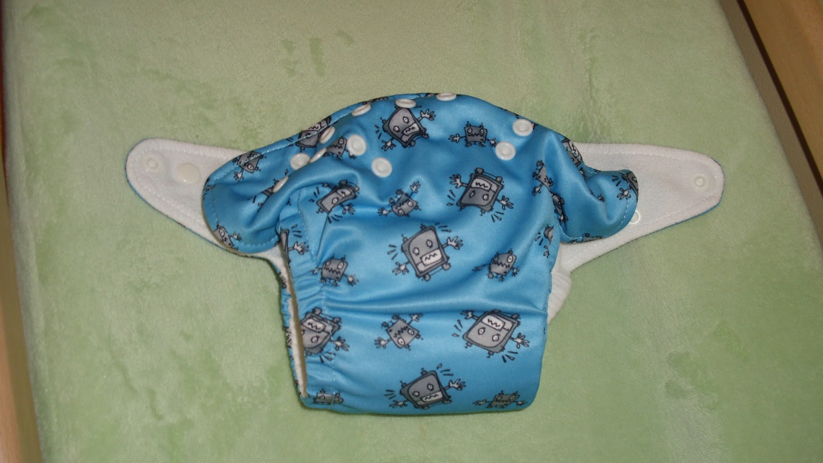 Me and Three: The Scoop on Poop....in Cloth Diapers!