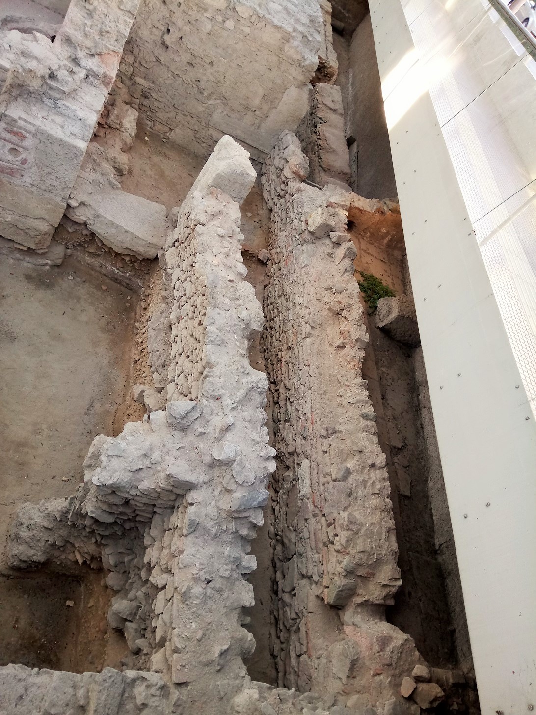 Γιώργος Πρίμπας (Στιγμές): [Αρχαιολογικός χώρος ρωμαϊκού λουτρού – Λ ...