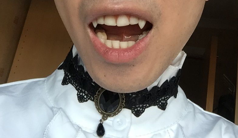 Vampire fangs from HobbyFx