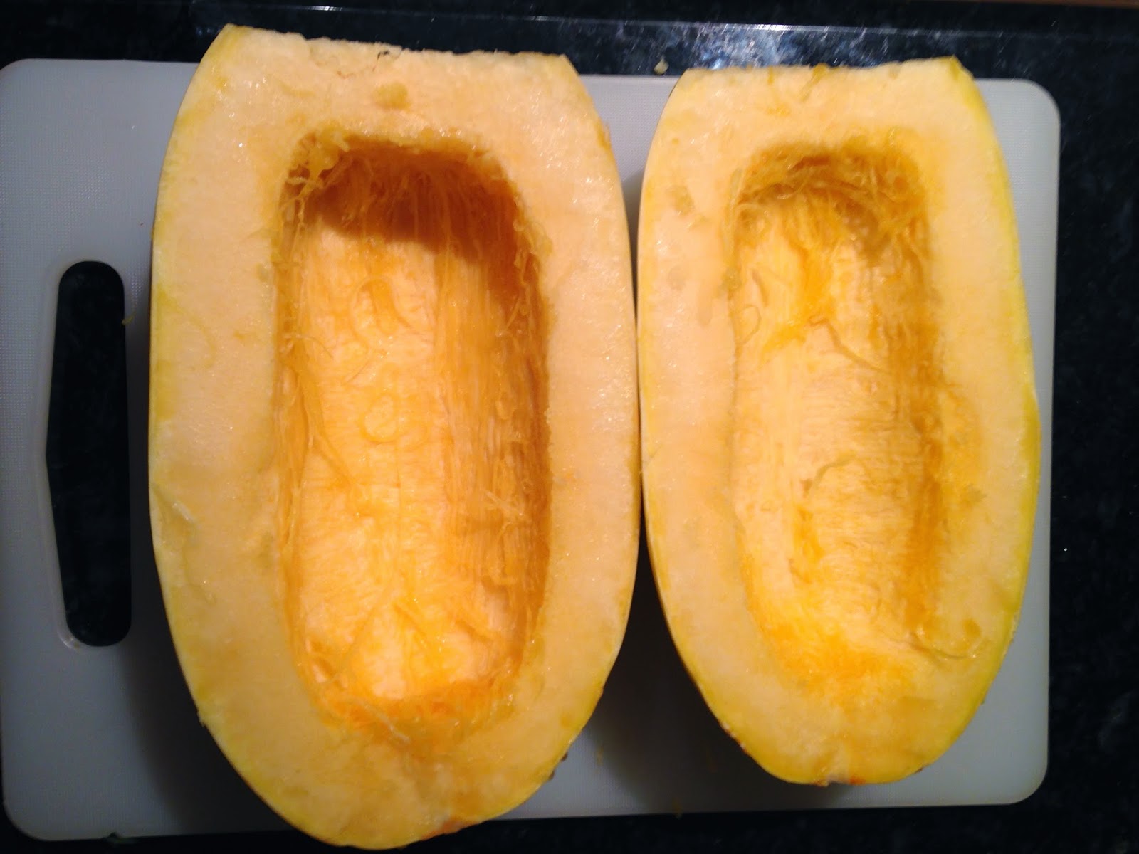 Clean College Cooking : Spaghetti Squash and Red Pepper Sauce