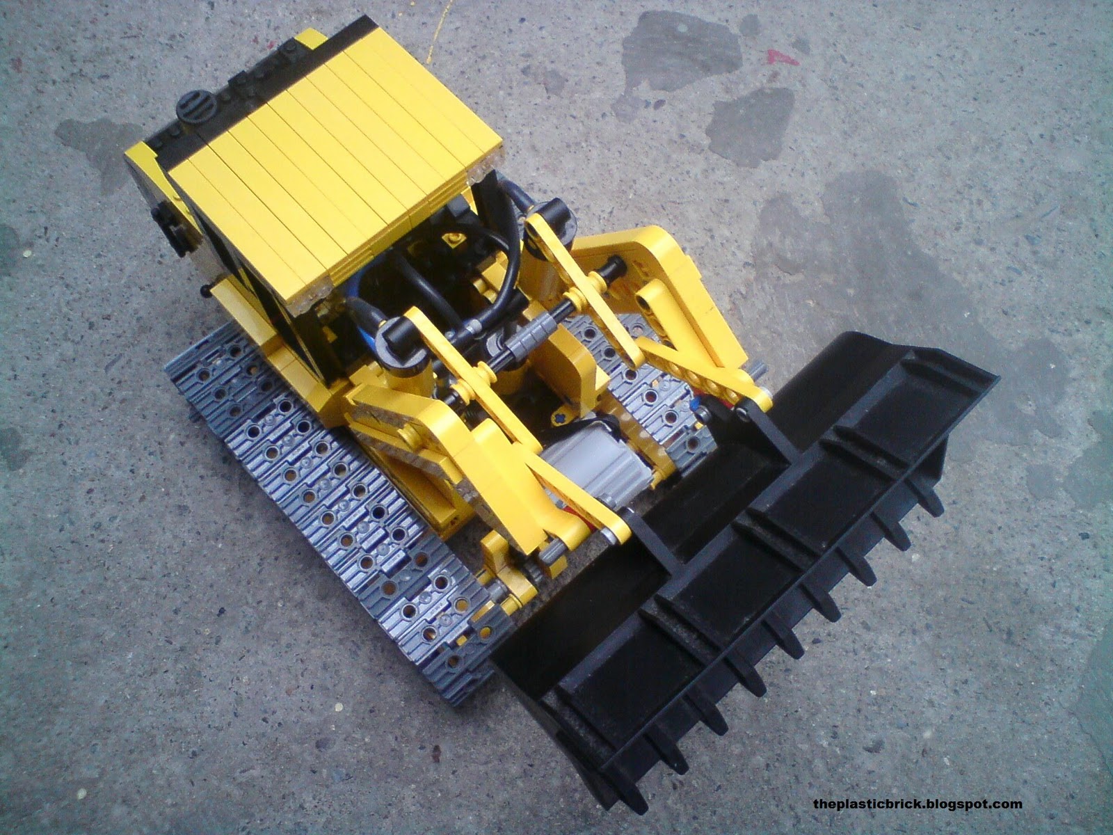 Crawler Front Loader | The Plastic Brick Blog