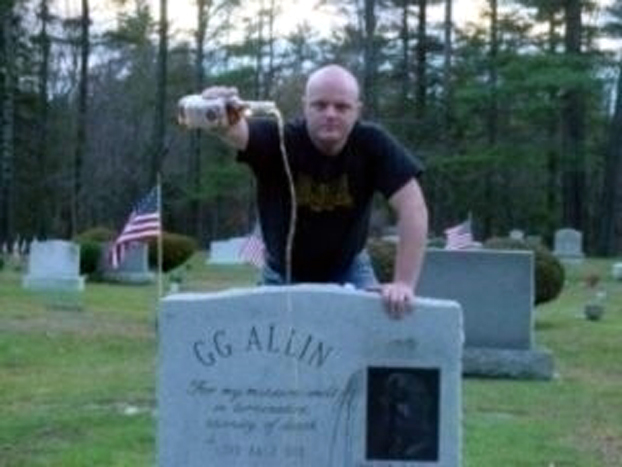 BAZOFIA RECORDS : GG ALLIN: BEBER, PELEAR Y FOLLAR!! Historia y ...