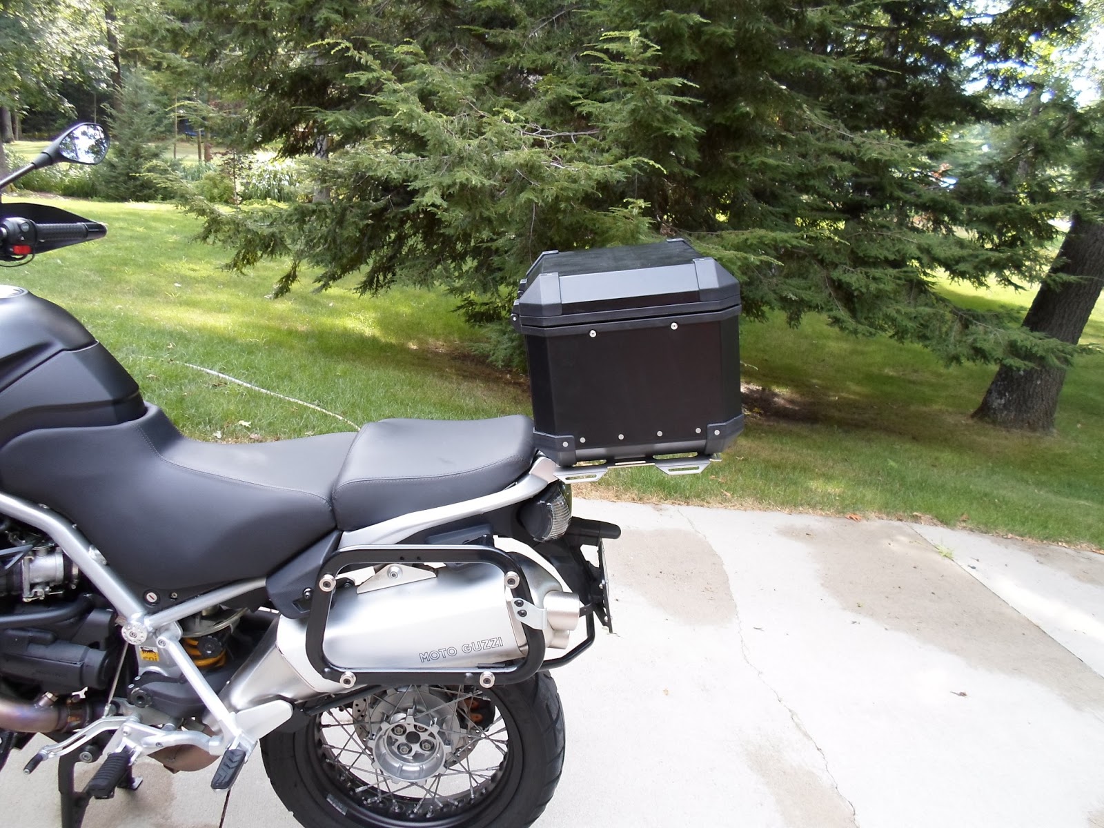 Moto Guzzi Stelvio NTX 2013: Revised rear rack for SWM topcase