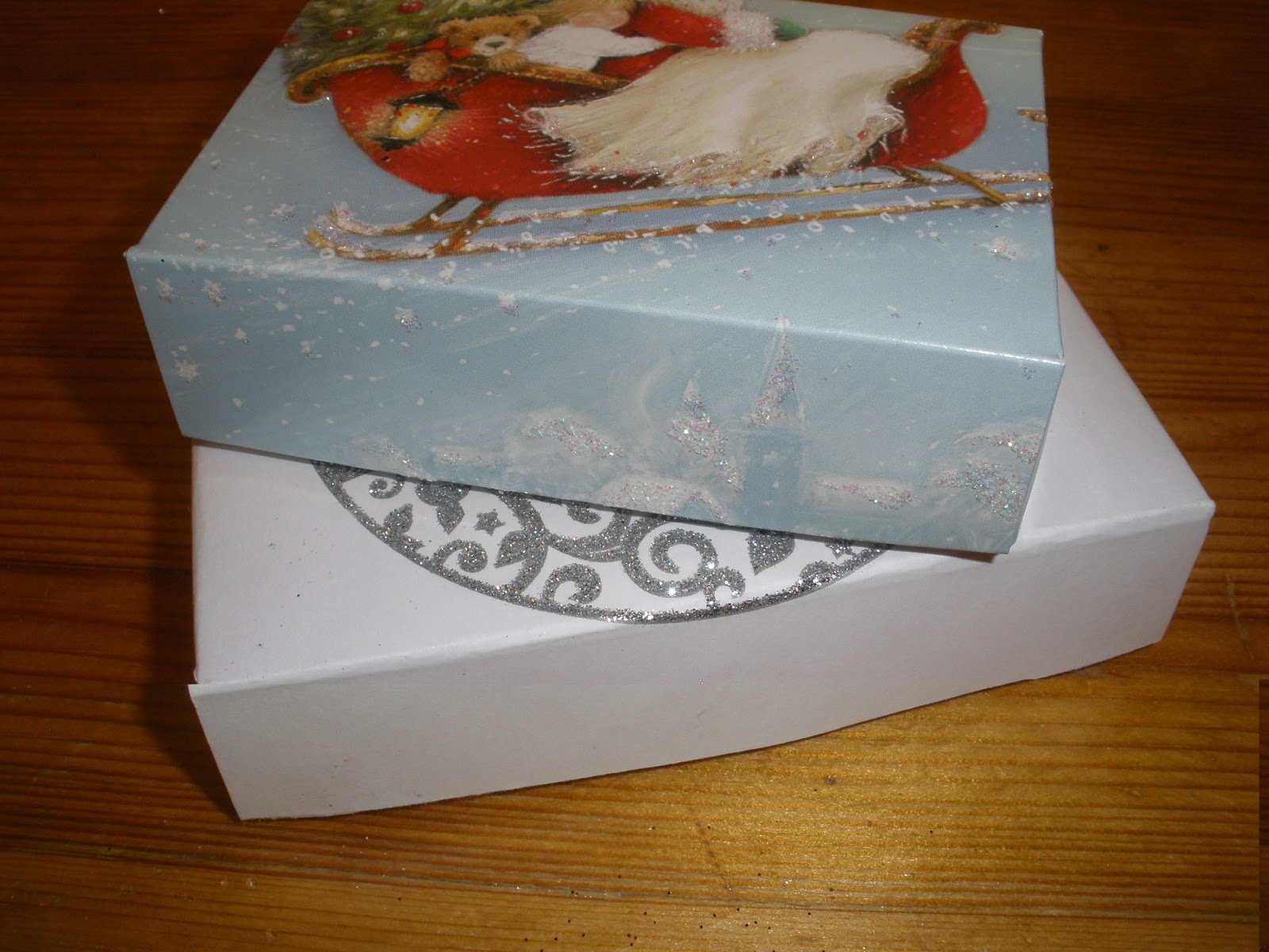 [Amy's] Crafty Shenanigans: Christmas Card Gift Box and Gift Tag tutorial