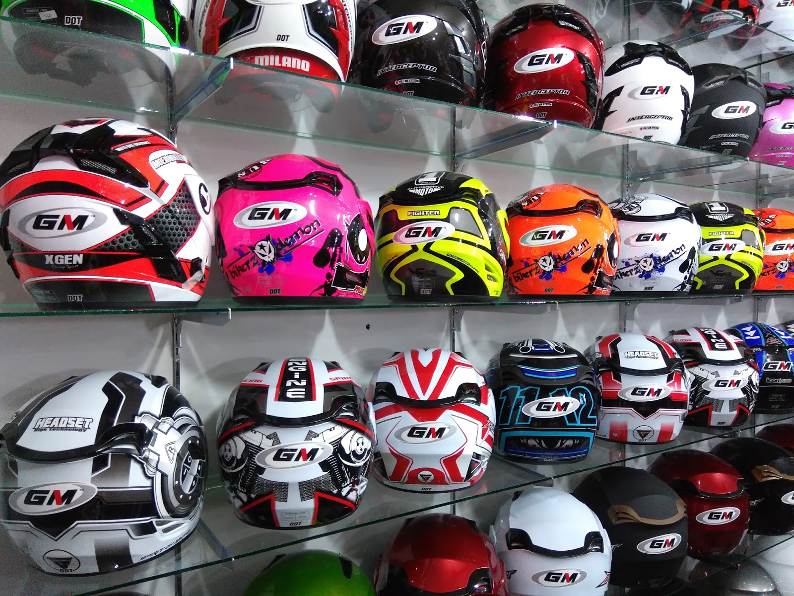 6 Helm Paling Keren Dan Populer Di Indonesia, Yang Ke 6 Bikin Pangling ...