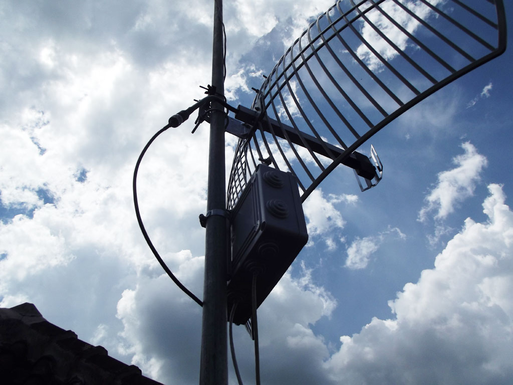 Pemasangan Penerima Wifi Memakai Antena Grid dan EnGenius ECB1221R