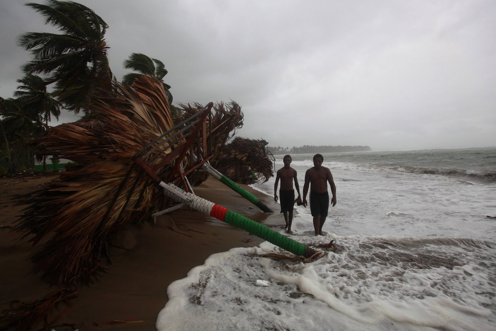 Miami Review News: "Huracán Irene empieza a sentirse en la costa este ...