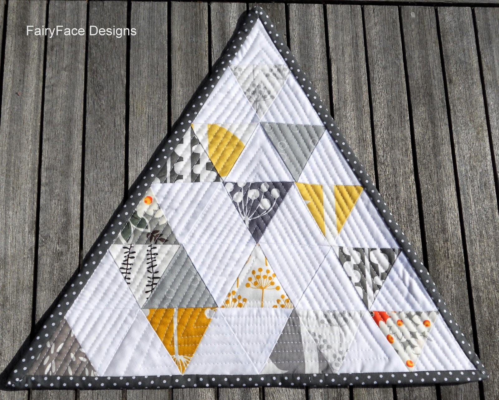 FairyFace Designs: Triangular Echo Quilted Placemats