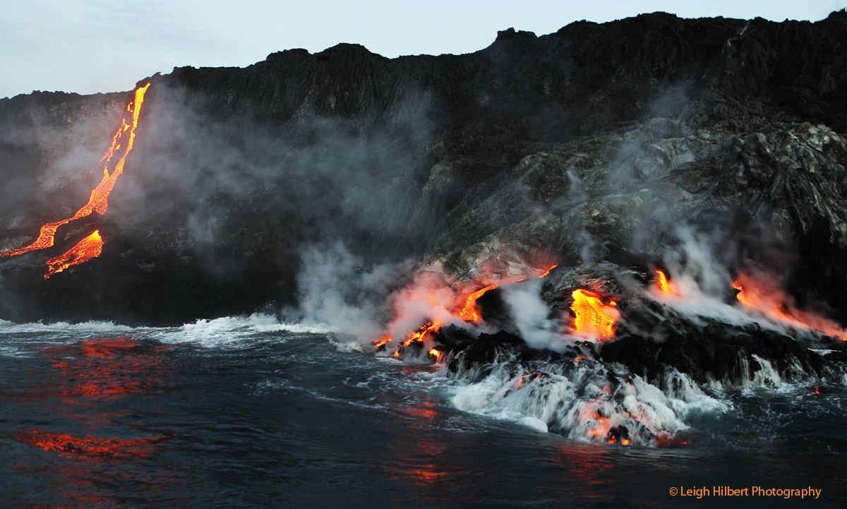HAWAIIAN LAVA DAILY: Lava continues dropping off cliffs into the sea in ...
