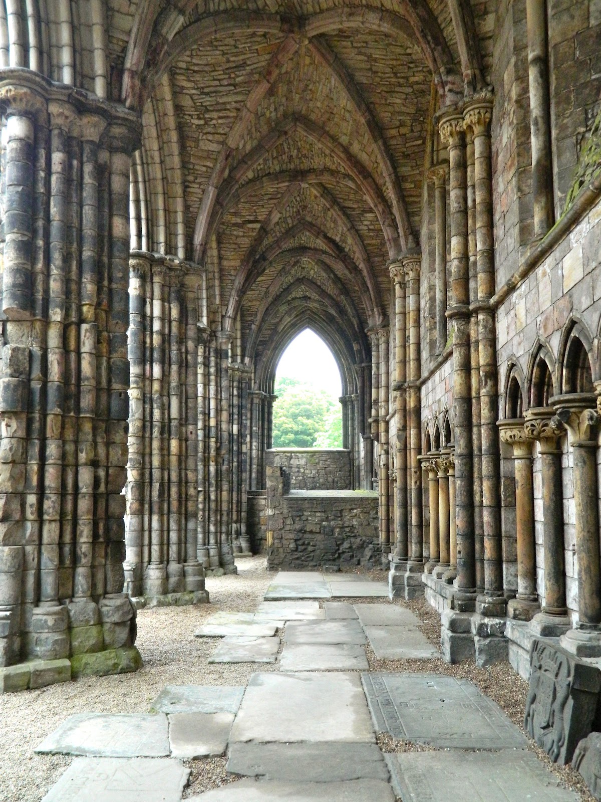 Mordu and Rachel in Providence: Holyrood Palace and Abbey