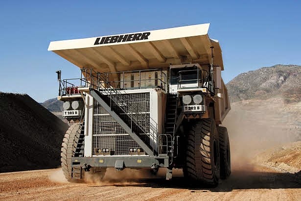 Conheça o Liebherr T282B, um caminhão gigantesco de US$ 4,5 milhões ...