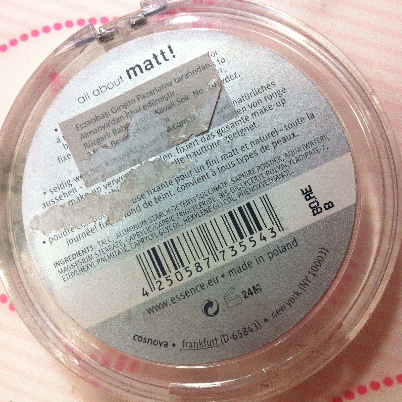 Gamze Çelikdemir: Essence All About Matt Fixing Compact Powder