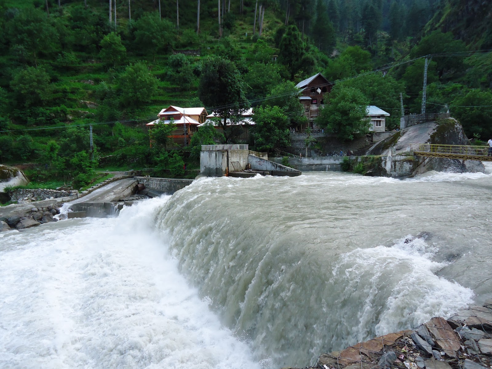natrueexposed: Beautiful Neelam River (Pakistan-Kashmir)