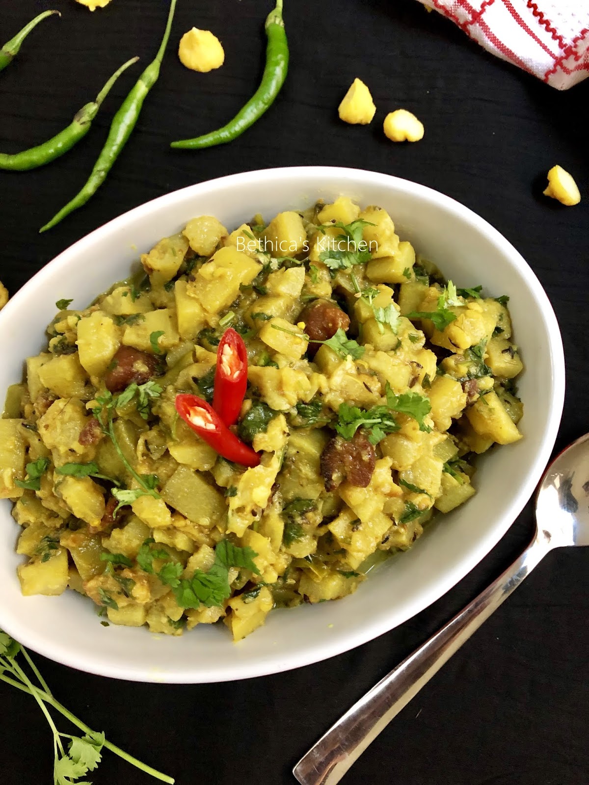 Bethica's Kitchen Flavours: Lau Ghonto (Bottle Gourd Curry - Bengali Style)