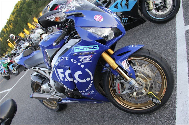 ROAD RIDER: HONDA CBR1000RR FCC TSR 鈴鹿8時間耐久ロードレース仕様