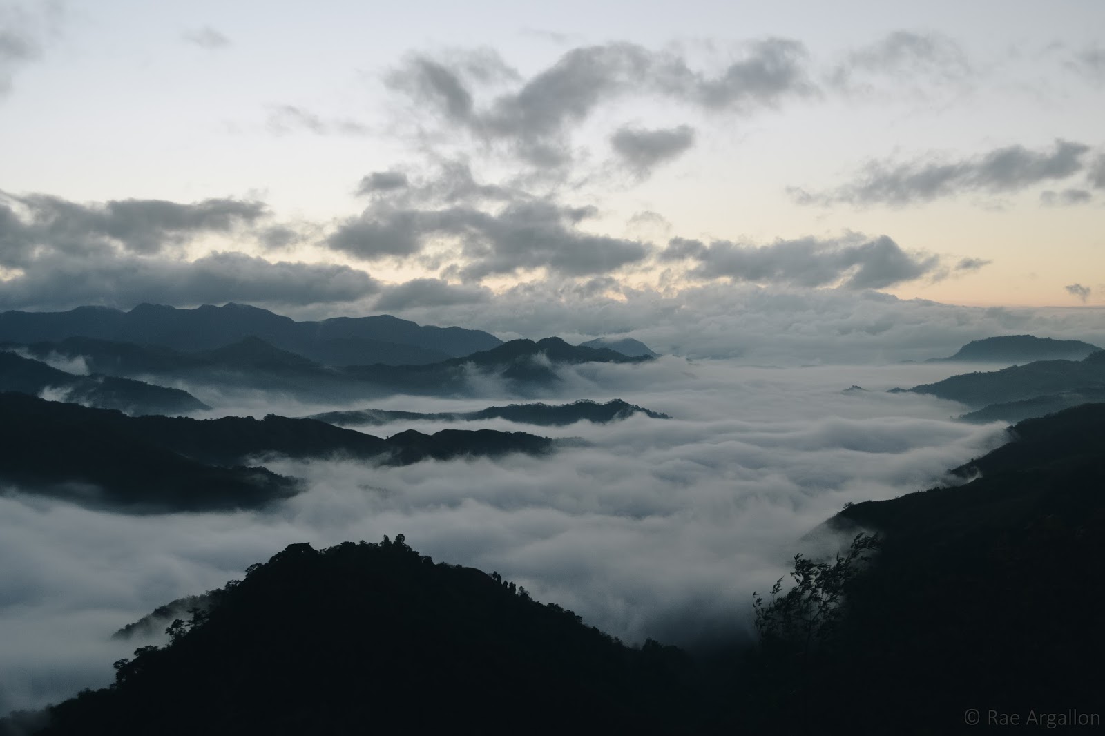 MT. MAYNOBA'S SEA OF CLOUDS — RAESCAPE
