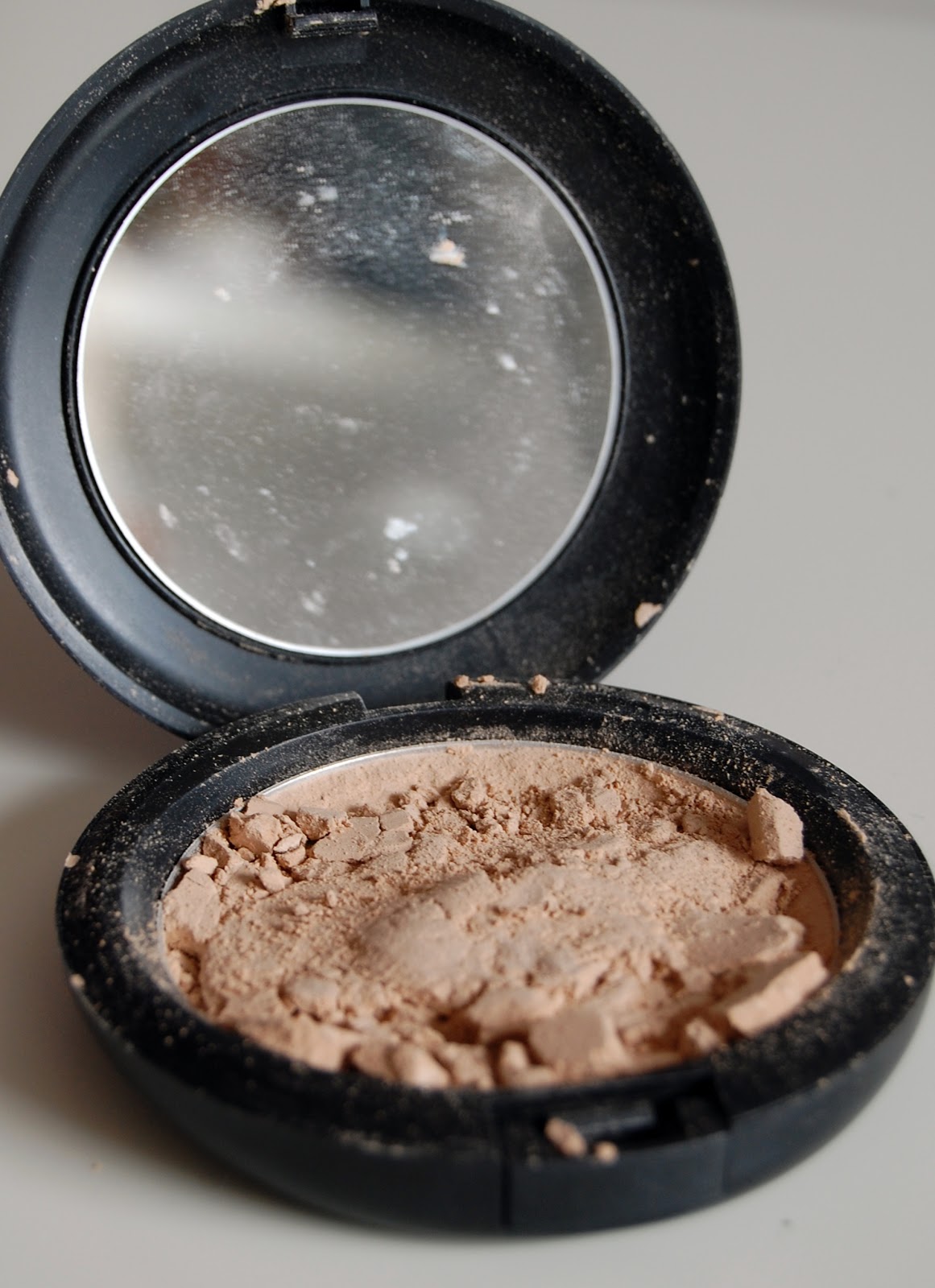 MeinLiebstes: MAC Blot Powder Pressed vs. Manhattan Clearface Compact Power