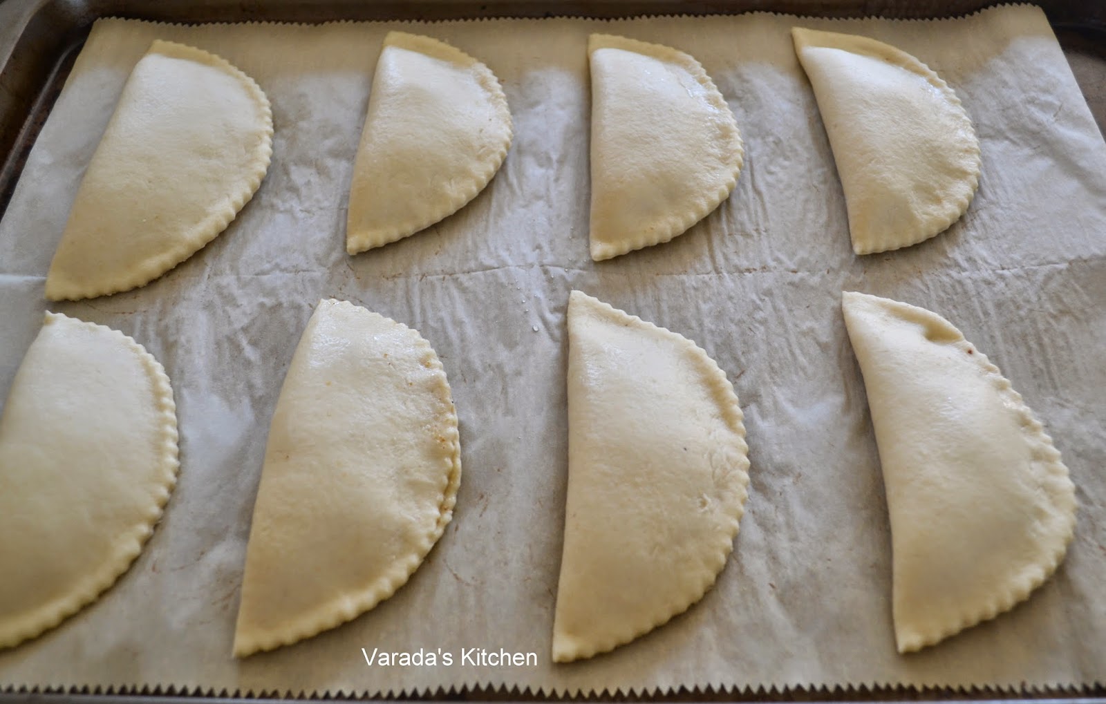 Baked Dry Coconut Karanji (Kordya Khobryacha Karanjya)