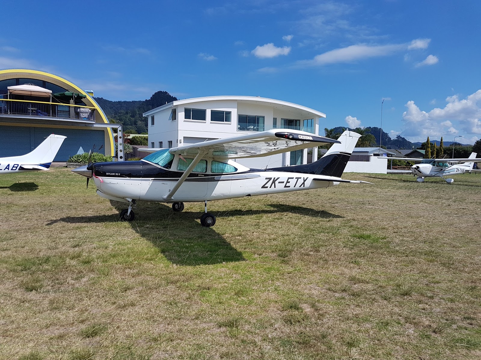 Tauranga Spotter: Flying visit into Pauanui Airfield